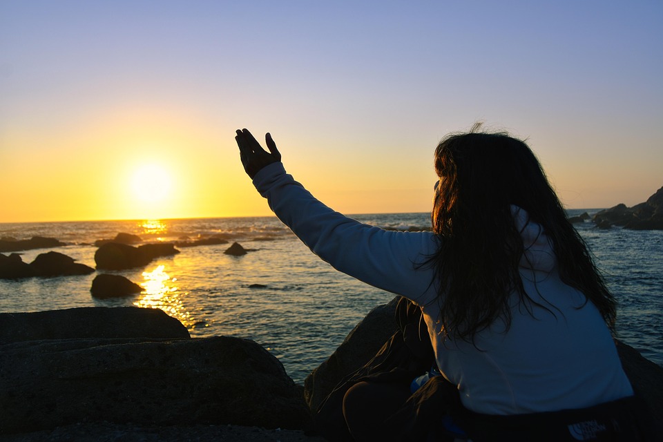Sunset Girl Praying - Free photo on Pixabay - Pixabay