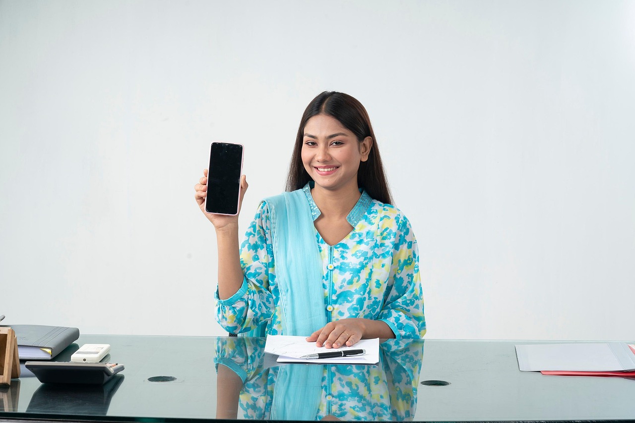 Woman Cellphone Technology Mobile - Free photo on Pixabay