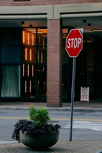 停止 街道路标 街道 - Pixabay上的免费照片