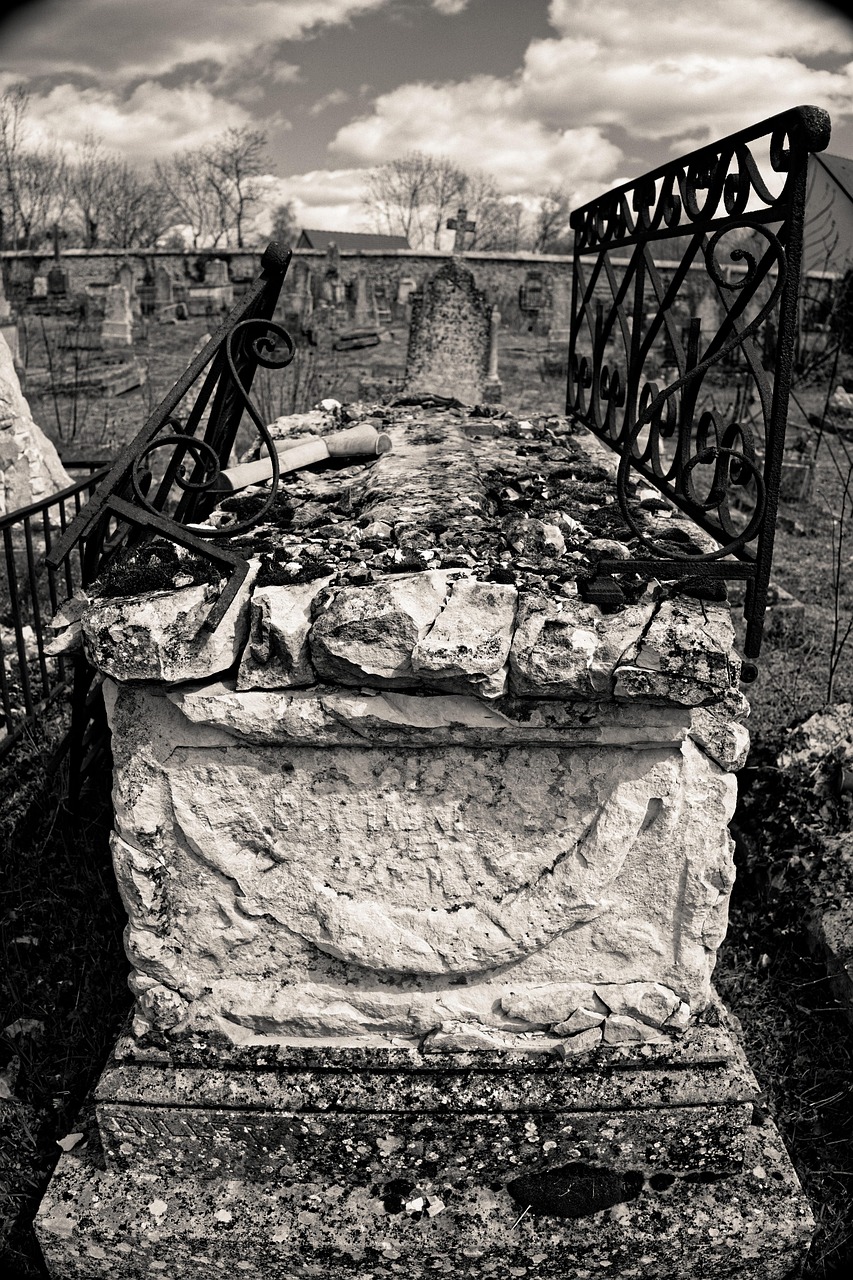Fallen Down Burials Cemetery - Free photo on Pixabay