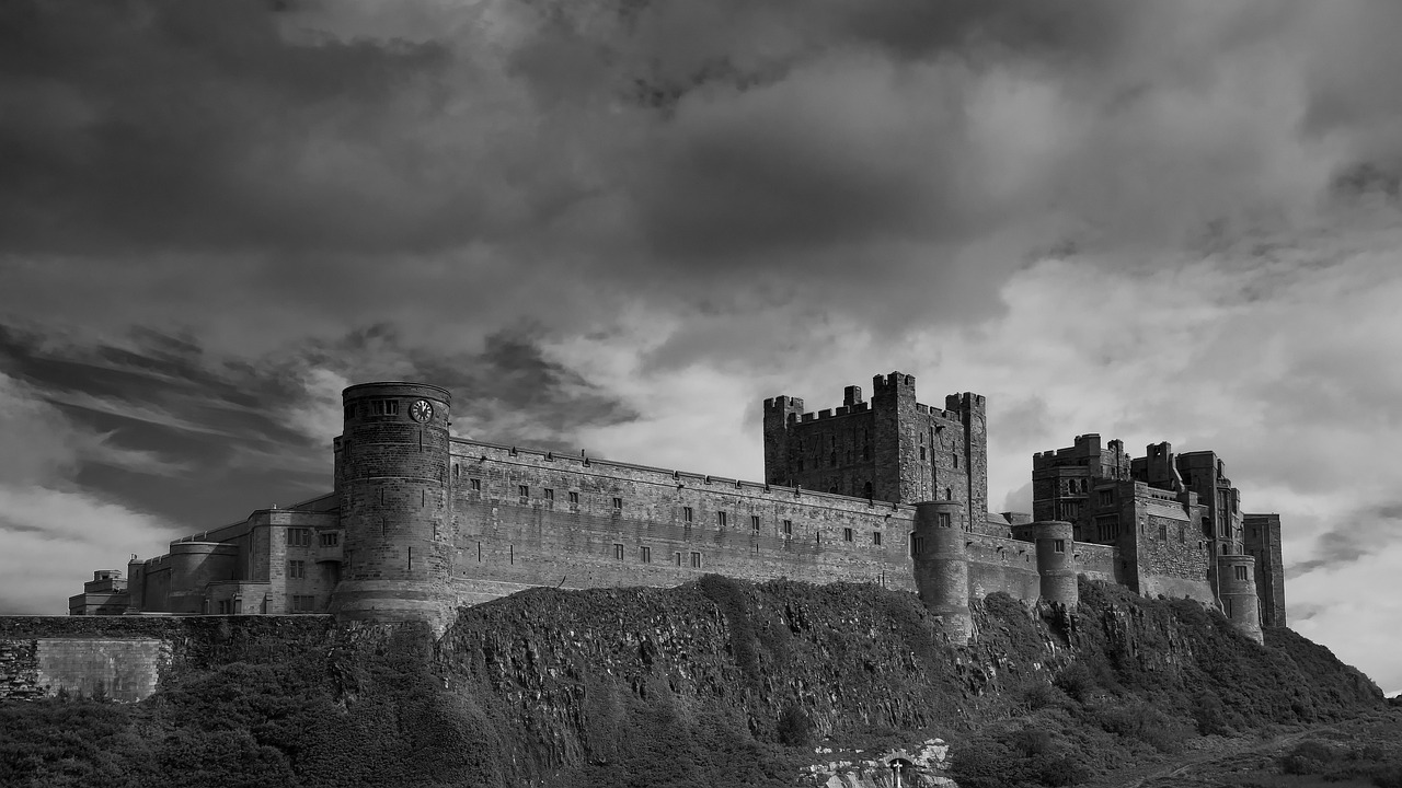 40,000+ Free Black White Castle & Castle Images - Pixabay