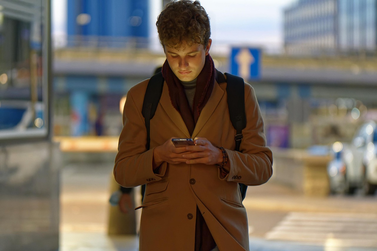 30,000+ Free Man On Phone & Man Images - Pixabay