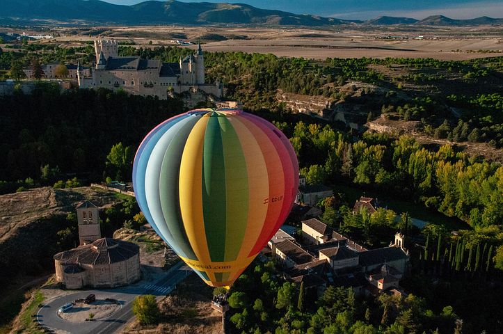Plus de 200 images de Montgolfiere Paysage et de Montgolfière