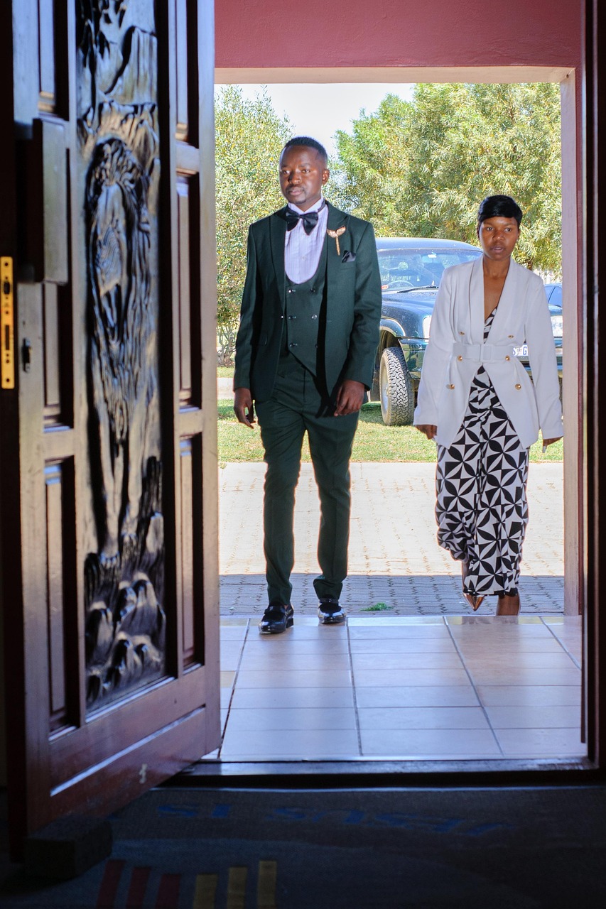 Groom Sister Walk - Free photo on Pixabay