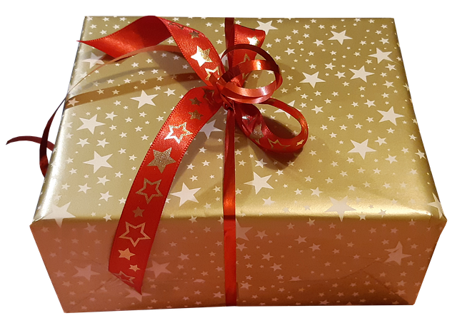 Christmas Gift Surprise - Free image on Pixabay