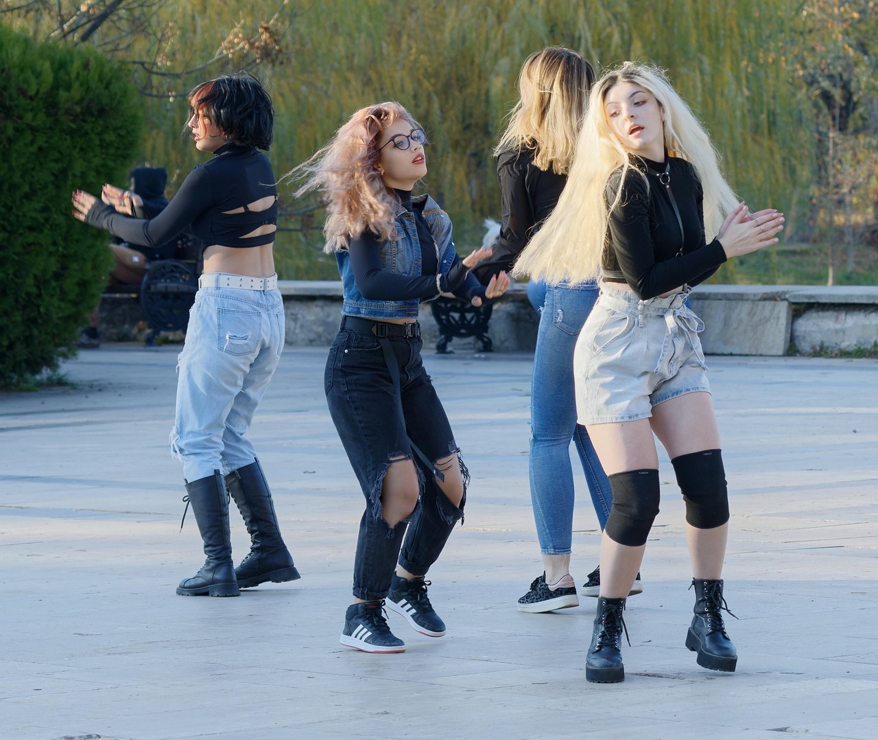 Girls Group Dancing - Free photo on Pixabay