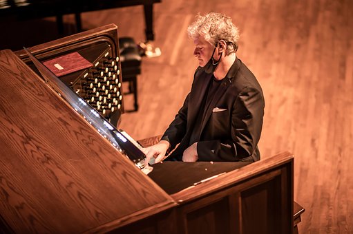 10+ Free Organ Player & Piano Photos - Pixabay