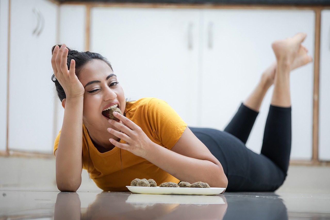 200,000+ Free Woman Lying On The Grass & Woman Images - Pixabay