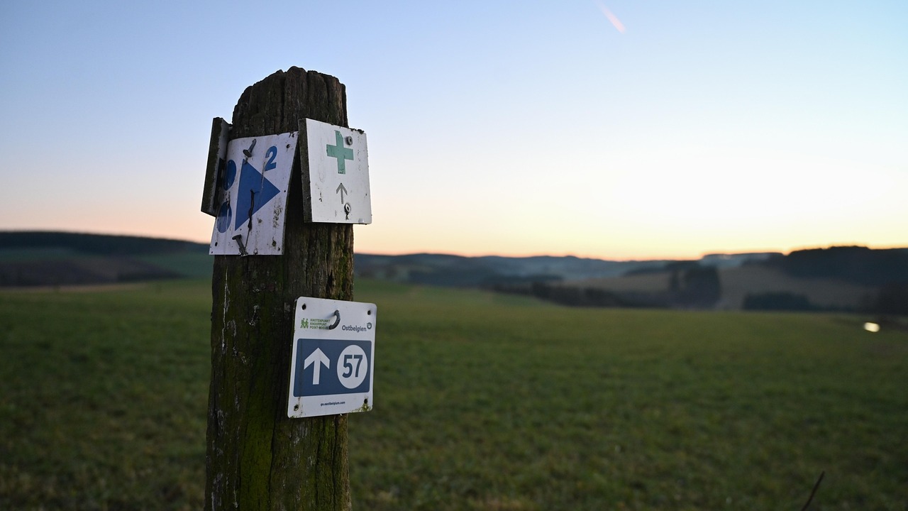 Signpost Sign Hike - Free photo on Pixabay