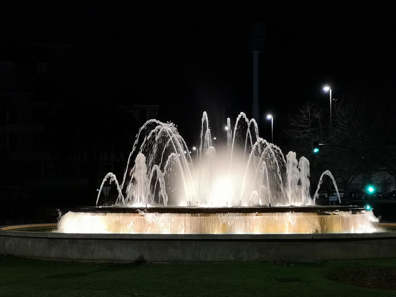 Noche Fuente Luminosa - Foto gratis en Pixabay - Pixabay