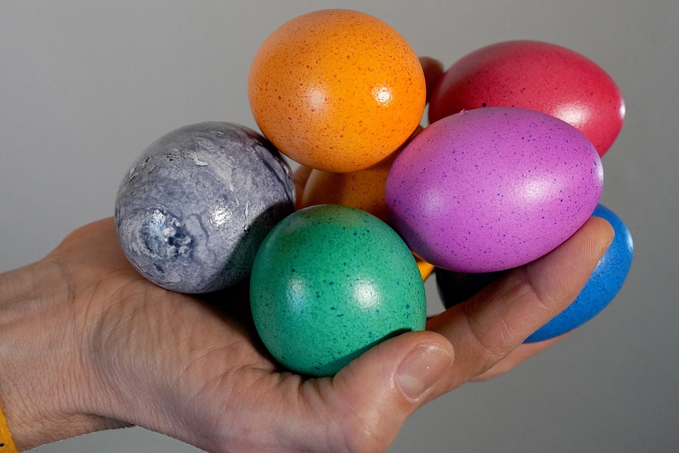 Easter Eggs Hand - Free photo on Pixabay - Pixabay