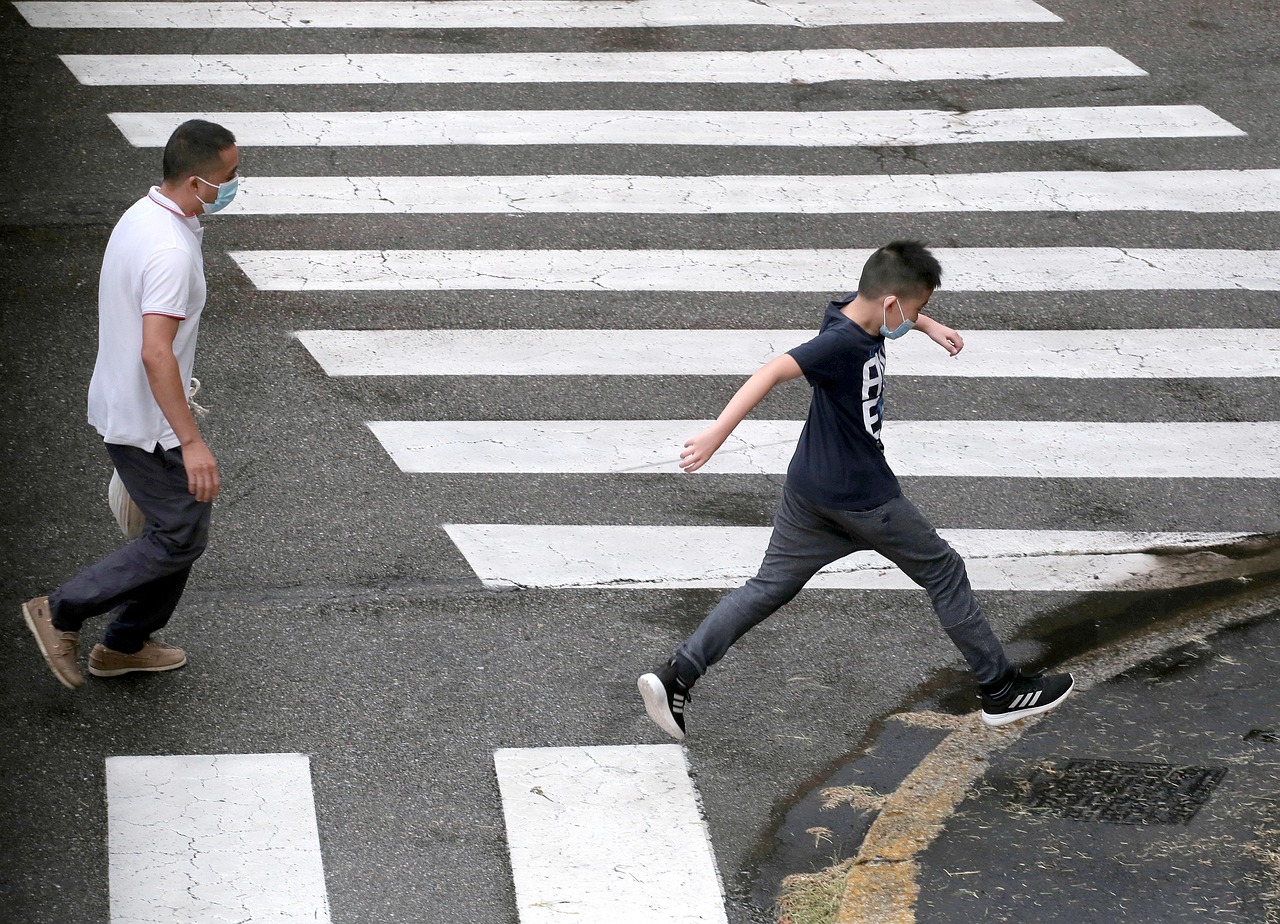 Paso De Peatones Hombres Ciudad - Foto gratis en Pixabay - Pixabay