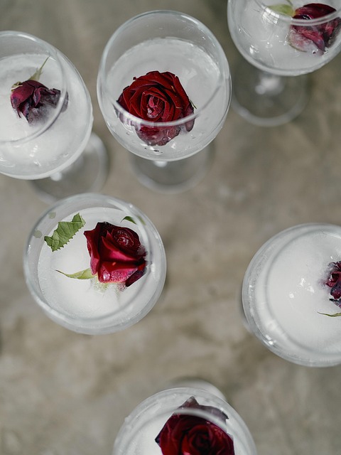 Des Roses Verre De Vin Fleurs Le - Photo gratuite sur Pixabay - Pixabay