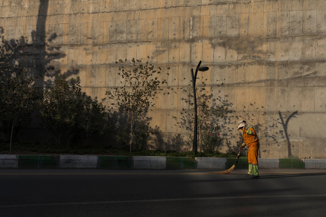 Iran Qom Street Cleaner - Free photo on Pixabay
