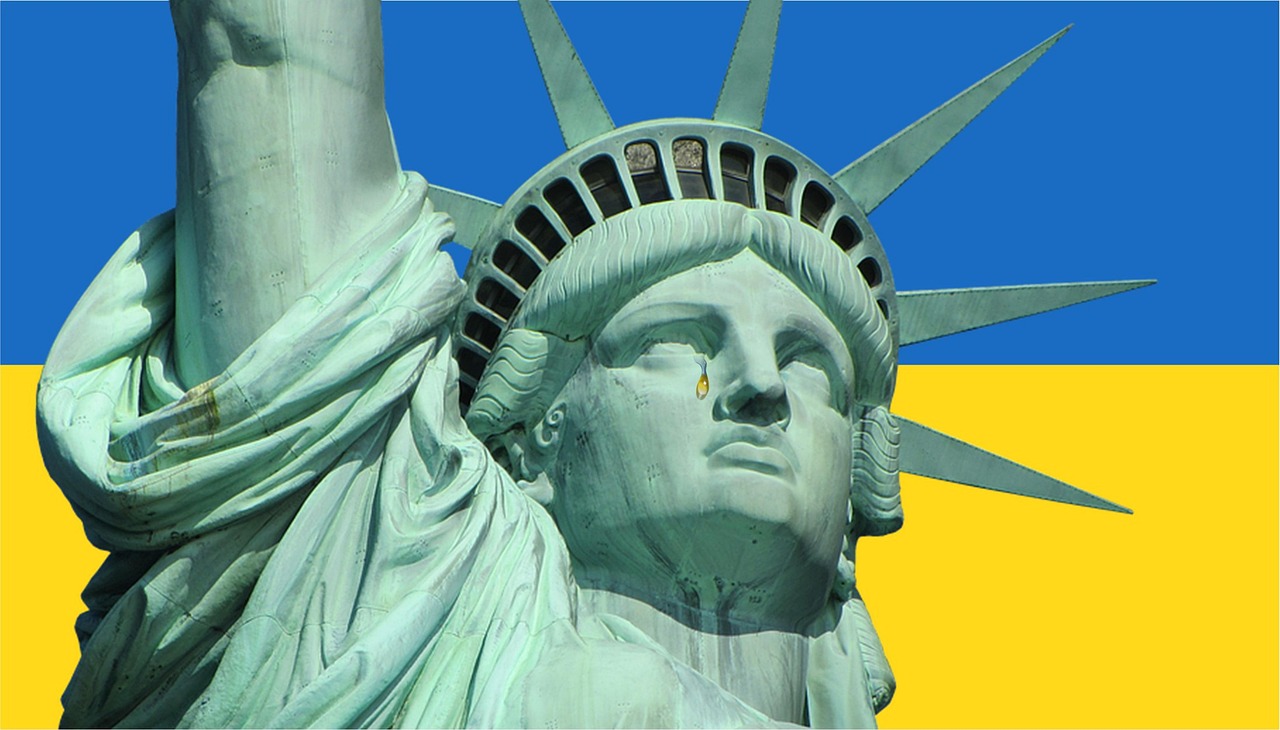 Estatua De La Libertad Con Bandera La Estatua De La Libertad Reabre Al