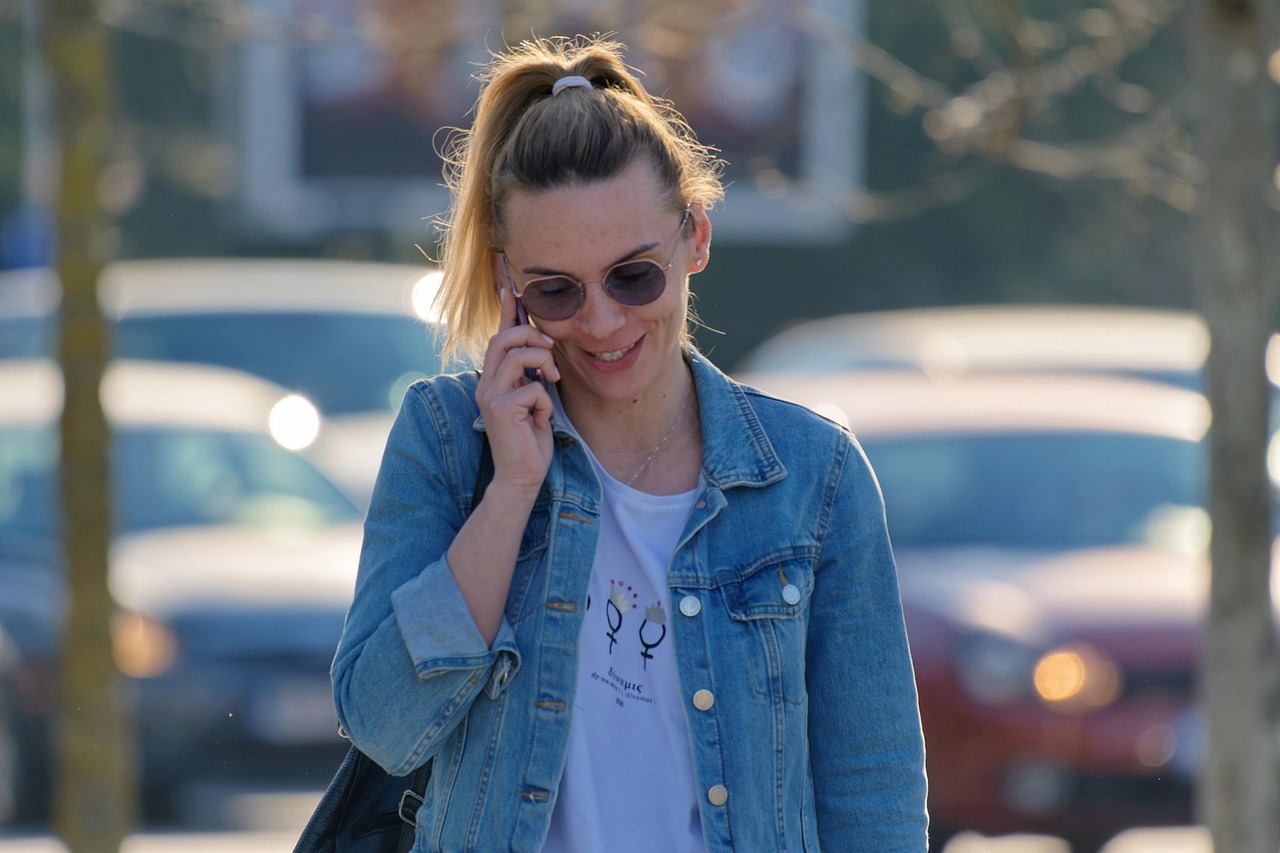 100,000+ Free Call Girl & Call Images - Pixabay