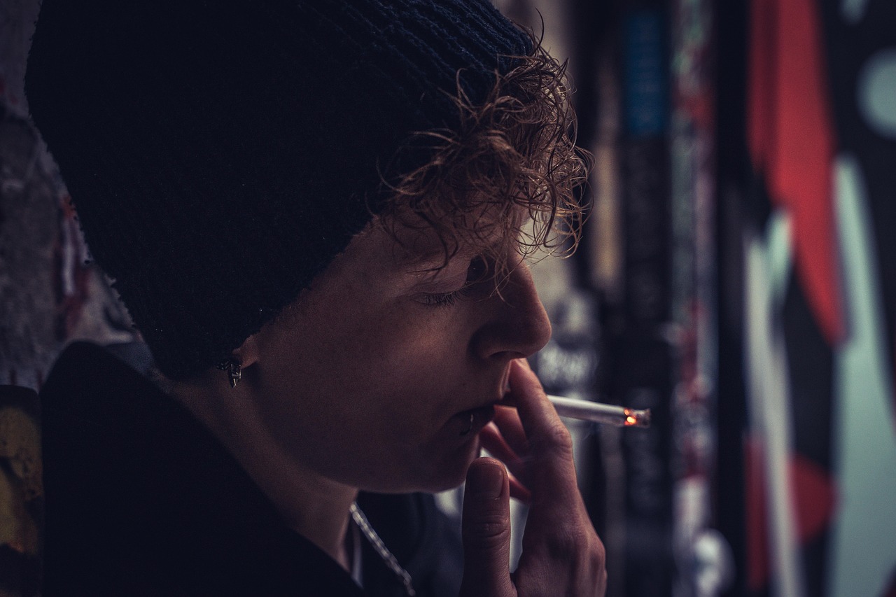 Woman Smoking Cigarette - Free photo on Pixabay - Pixabay