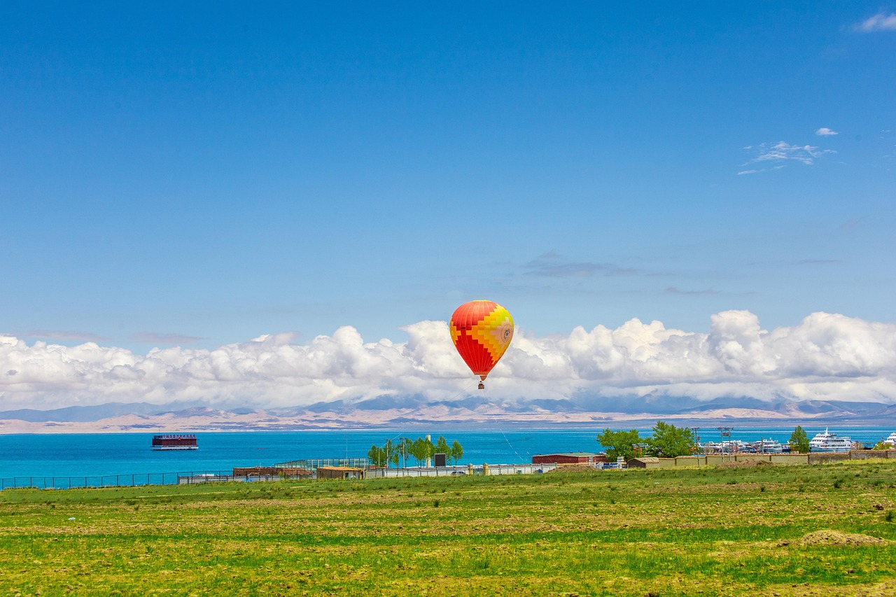 Hot Air Balloon Field Countryside - Free photo on Pixabay