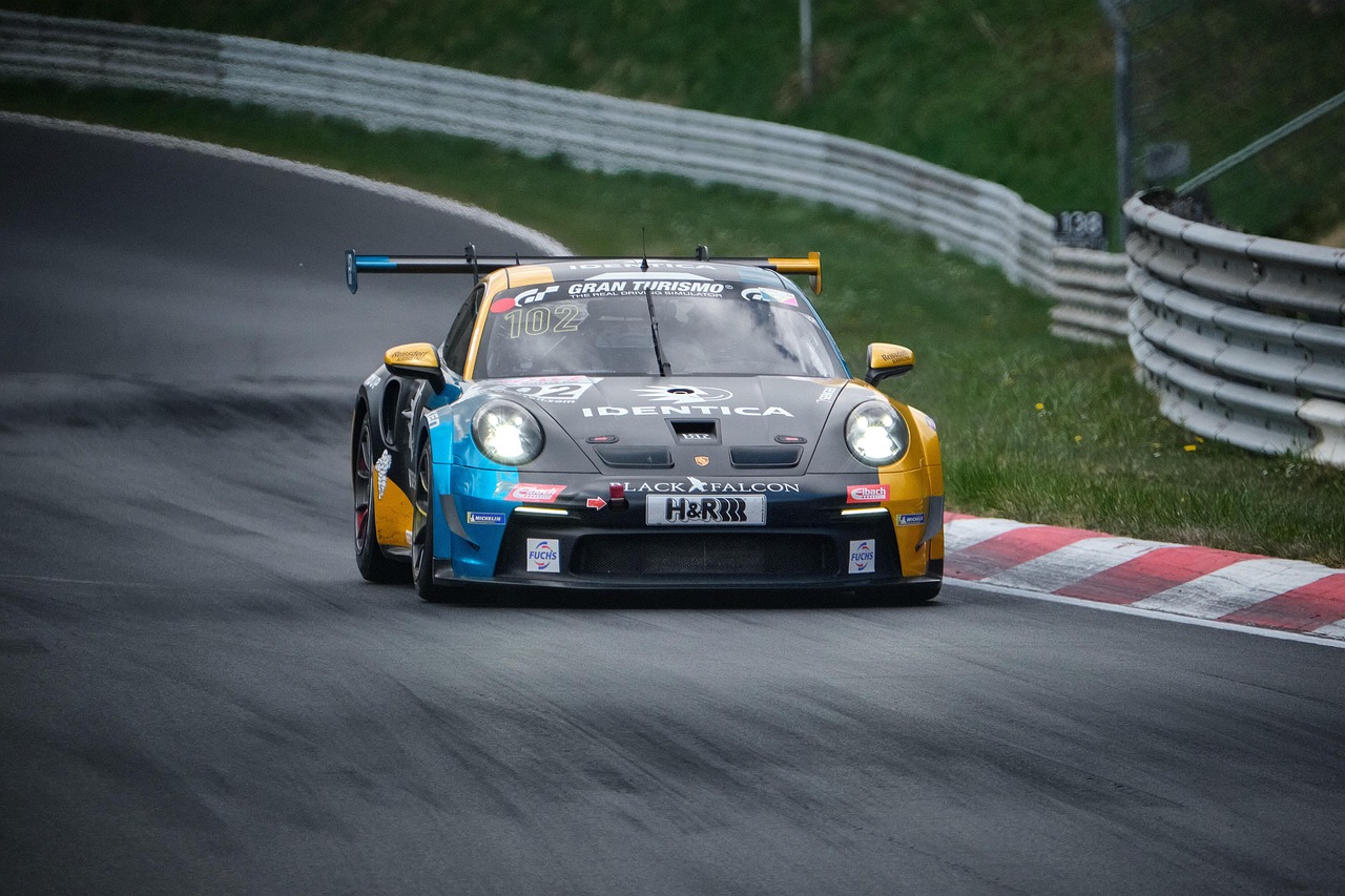 1,000+ Free Car Tracking & Race Track Images - Pixabay