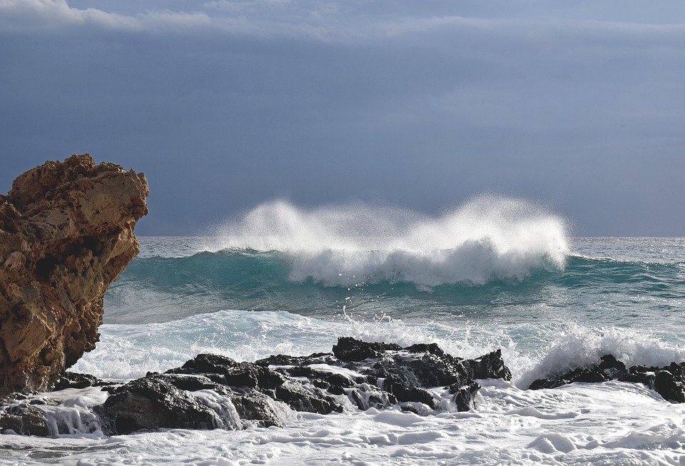 Waves Smashing Rock - Free photo on Pixabay - Pixabay