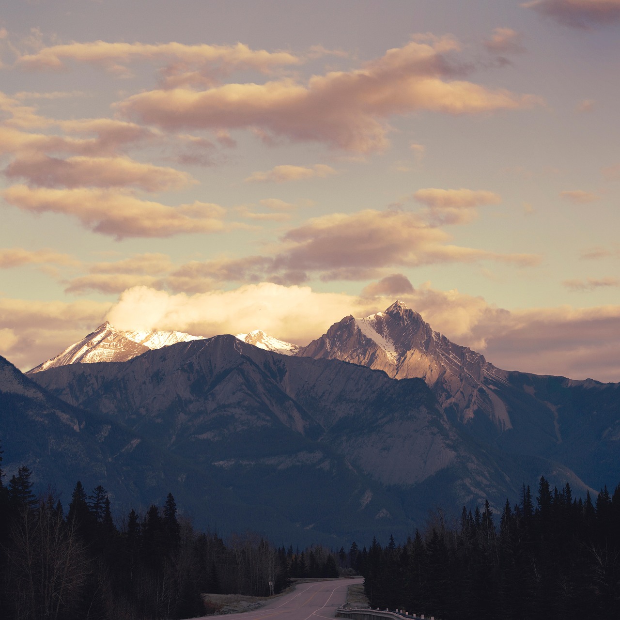 Rocky Mountain Sunset Wallpaper
