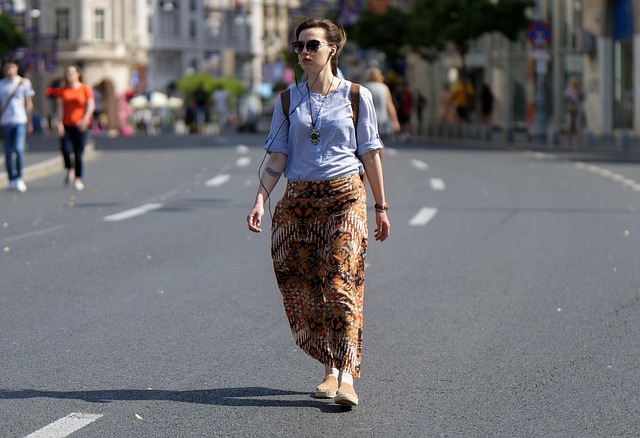 Woman Walking Street Fashion - Free photo on Pixabay - Pixabay