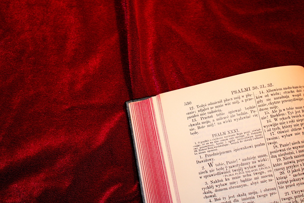Bible Religion En Train De - Photo gratuite sur Pixabay - Pixabay