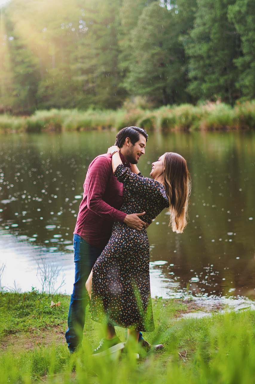 Couple Romance Lake - Free photo on Pixabay