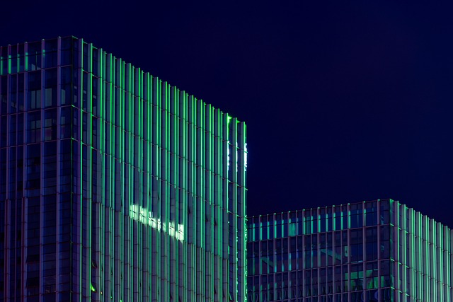 Bâtiment Nuit Réfléchissant - Photo gratuite sur Pixabay - Pixabay