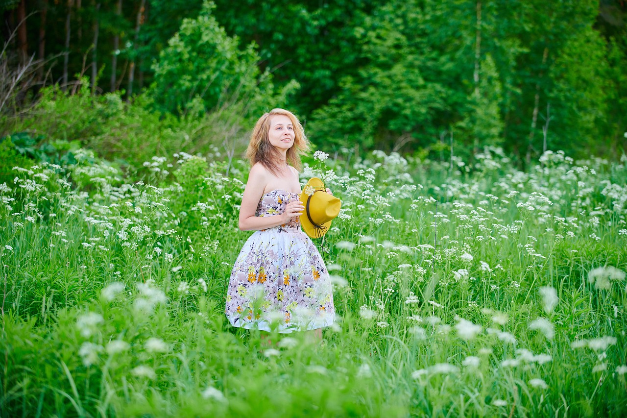 Pretty Rustic Girl In The Meadow - Free photo on Pixabay - Pixabay