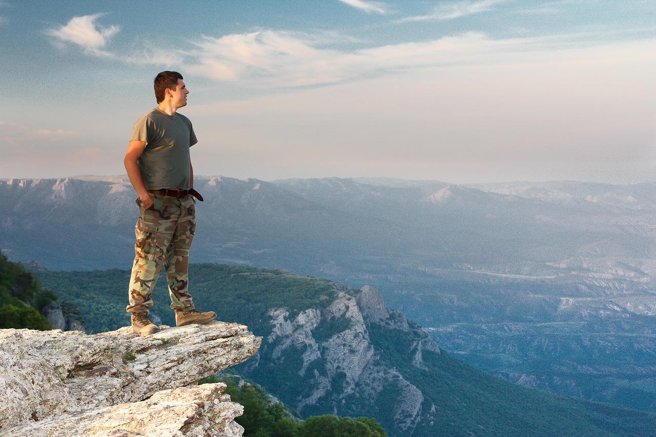 Hombre Acantilado Montaña - Foto gratis en Pixabay - Pixabay