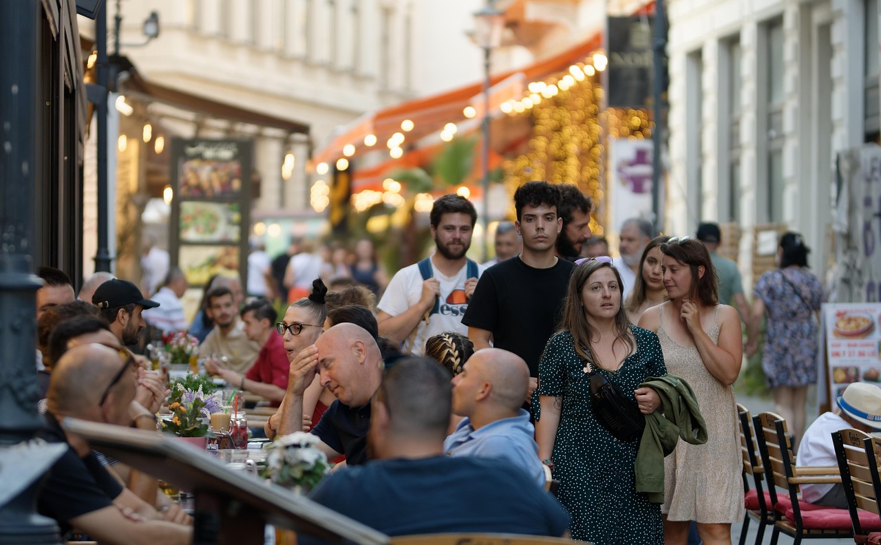 4,000+ Free Crowds & People Images - Pixabay
