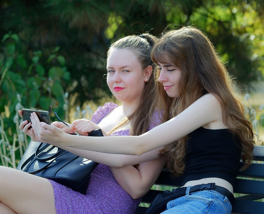Girls Happy Looking Fotografie Gratuită Pe Pixabay Pixabay