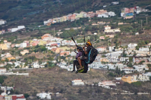 Couple Paragliding Wind - Free photo on Pixabay