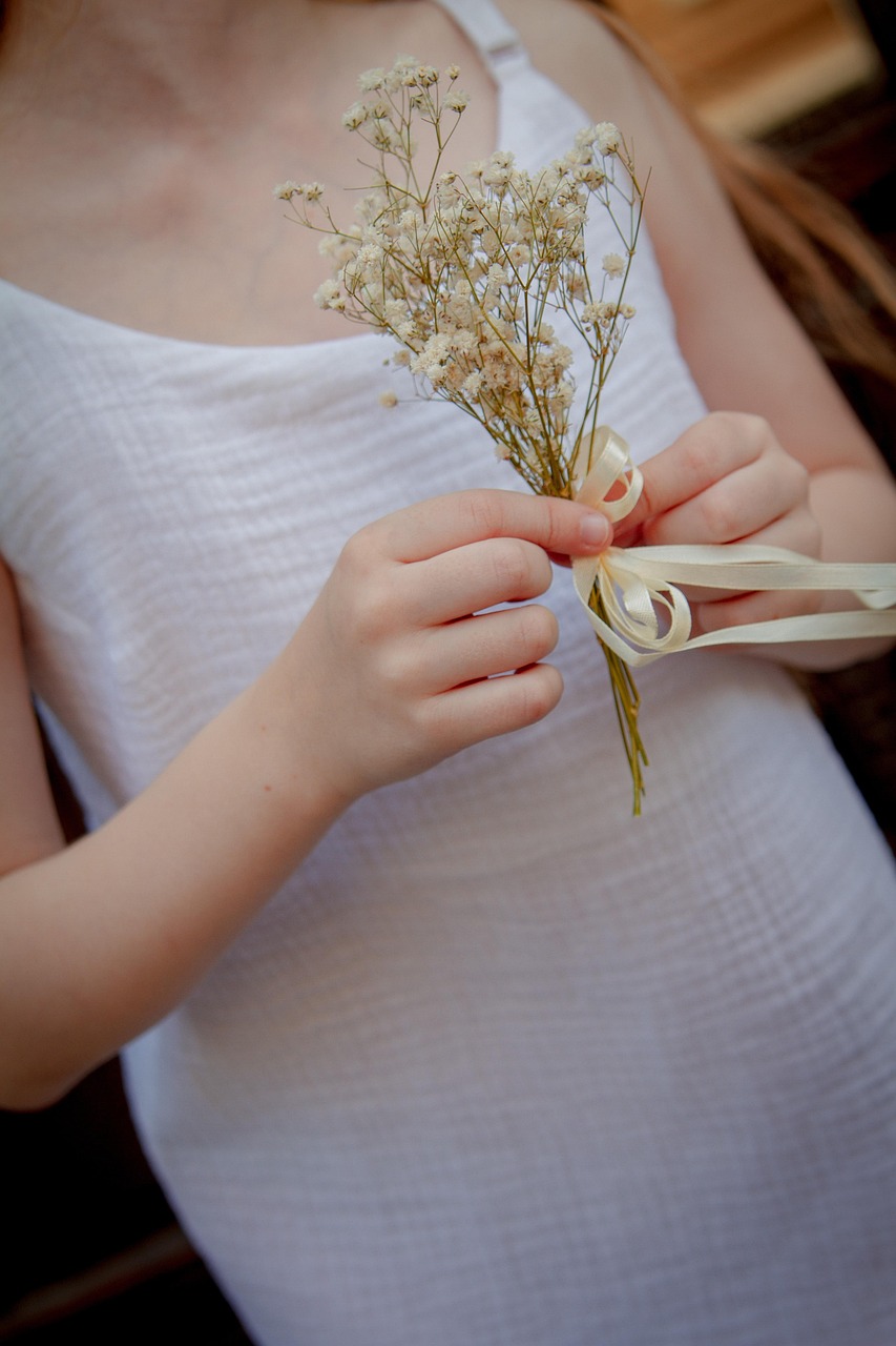 Girl Hands Bouquet - Free photo on Pixabay - Pixabay