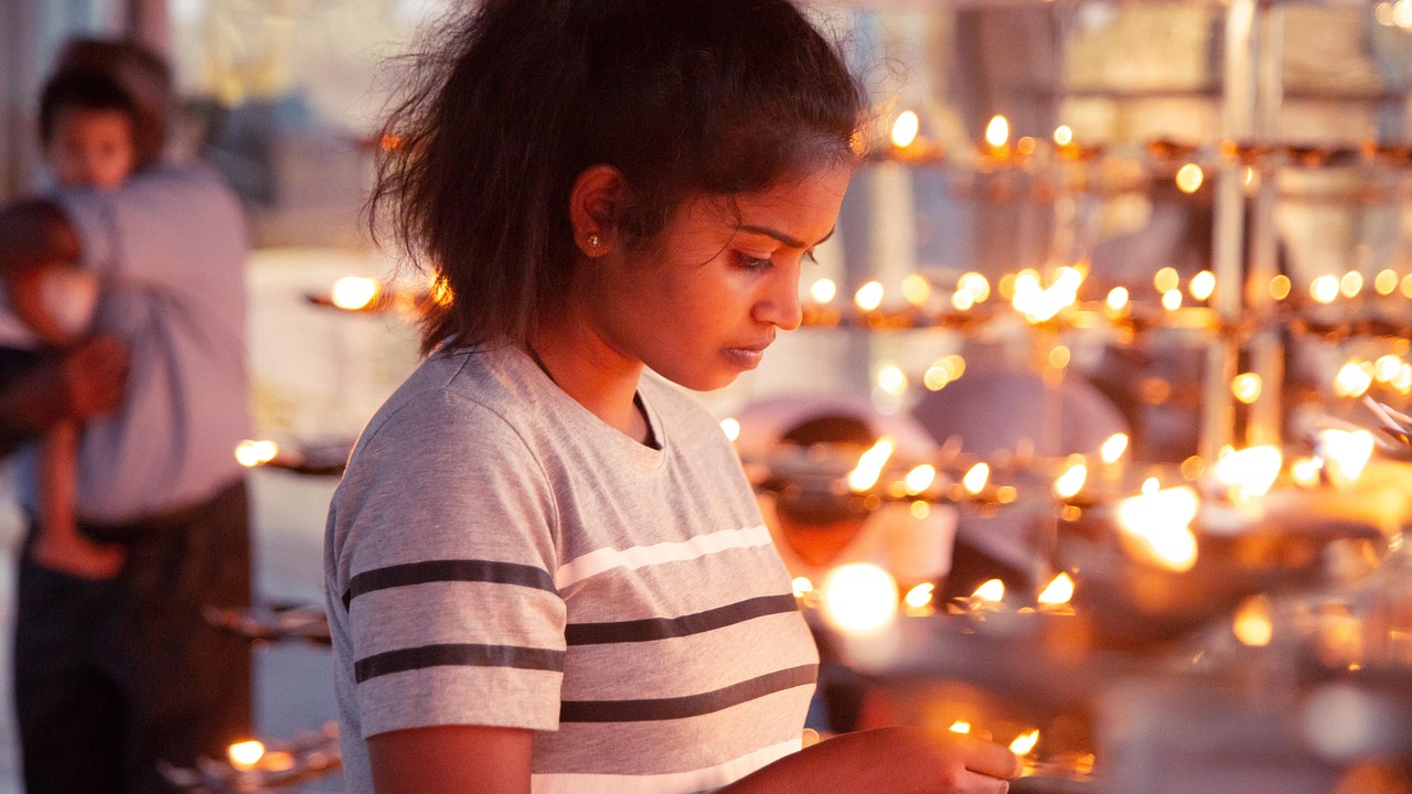 Oil Lamp Girl Light - Free photo on Pixabay