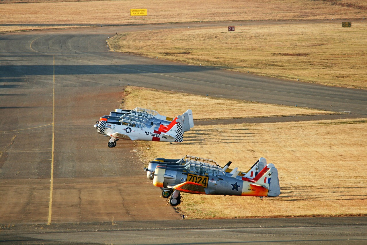 1,000+ Free Airfield Runway & Airport Images - Pixabay