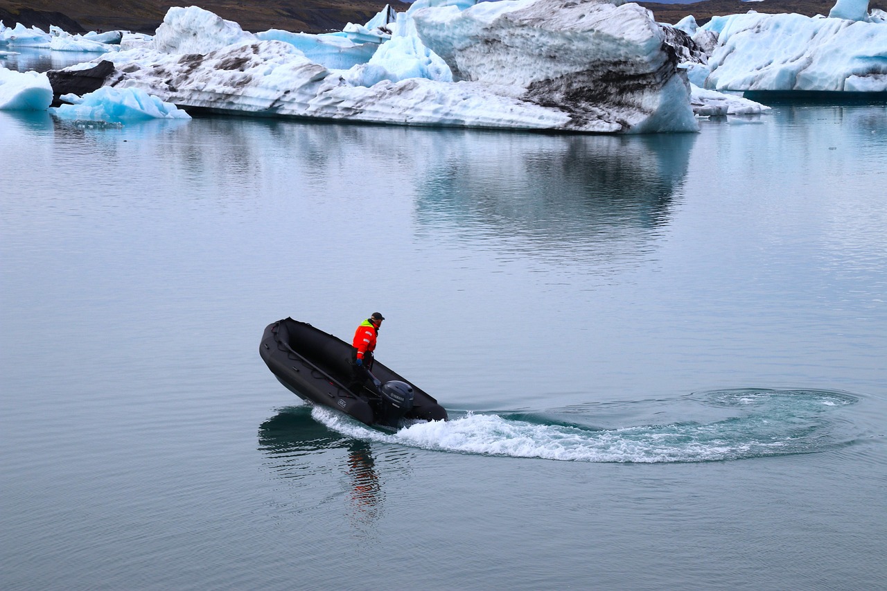Motorboat Iceberg Lake - Free photo on Pixabay - Pixabay