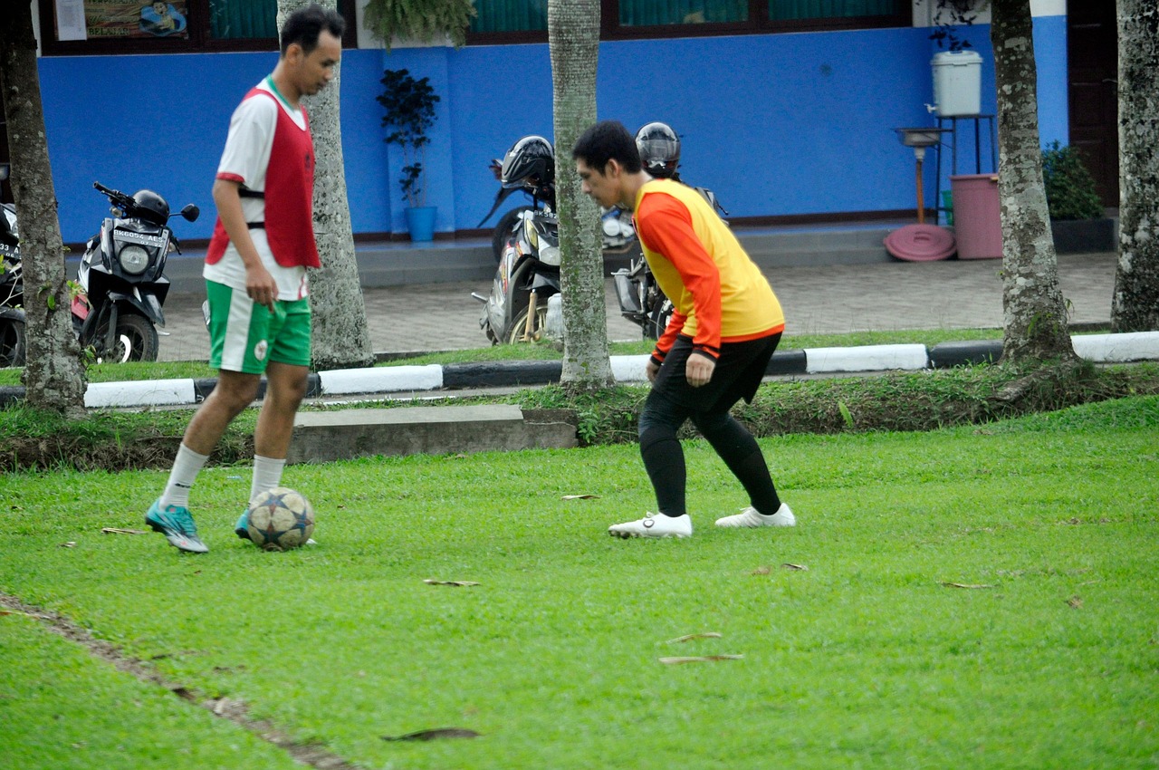 Football Soccer Defending - Free photo on Pixabay - Pixabay