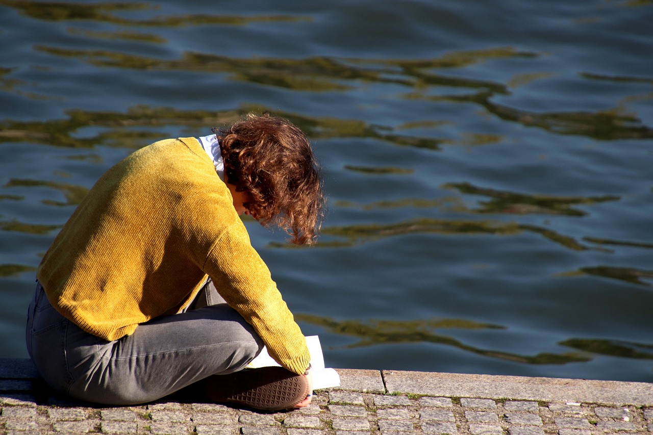 Woman Seated Leaning - Free photo on Pixabay