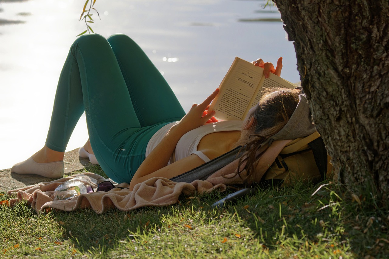Woman Reading Park - Free photo on Pixabay - Pixabay