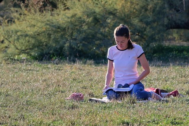 90,000+ Free People Sitting Down & People Images - Pixabay
