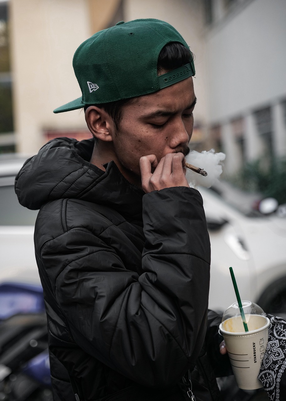Merokok Pria Rokok Di Luar - Foto gratis di Pixabay - Pixabay