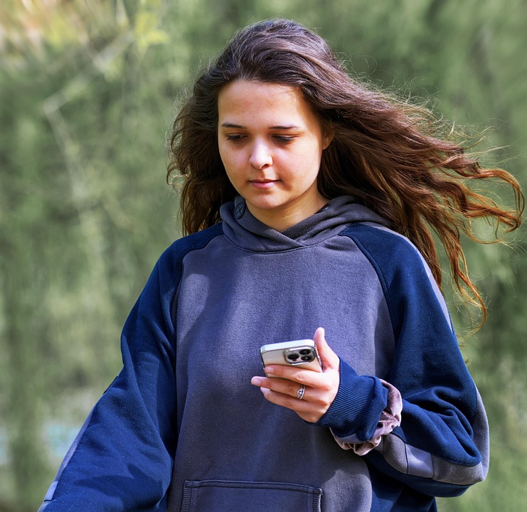 Girlie Casual Smartphone Free Photo On Pixabay 9927