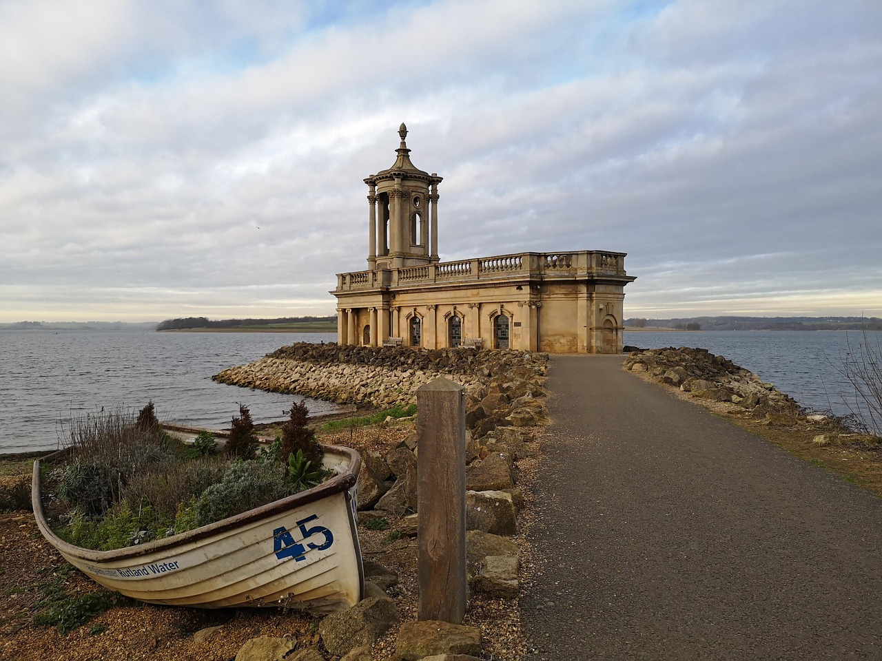 5+ Free Normanton Kirkko & Rutland Water Images - Pixabay