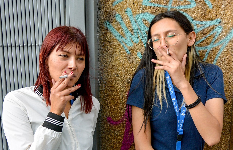 Girls To Smoke Cigarette - Free photo on Pixabay