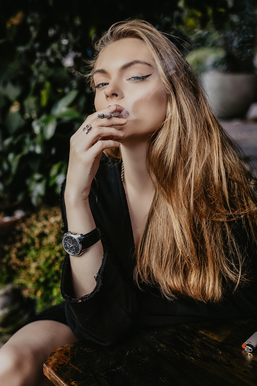 Mujer Modelo Cigarrillo - Foto gratis en Pixabay - Pixabay