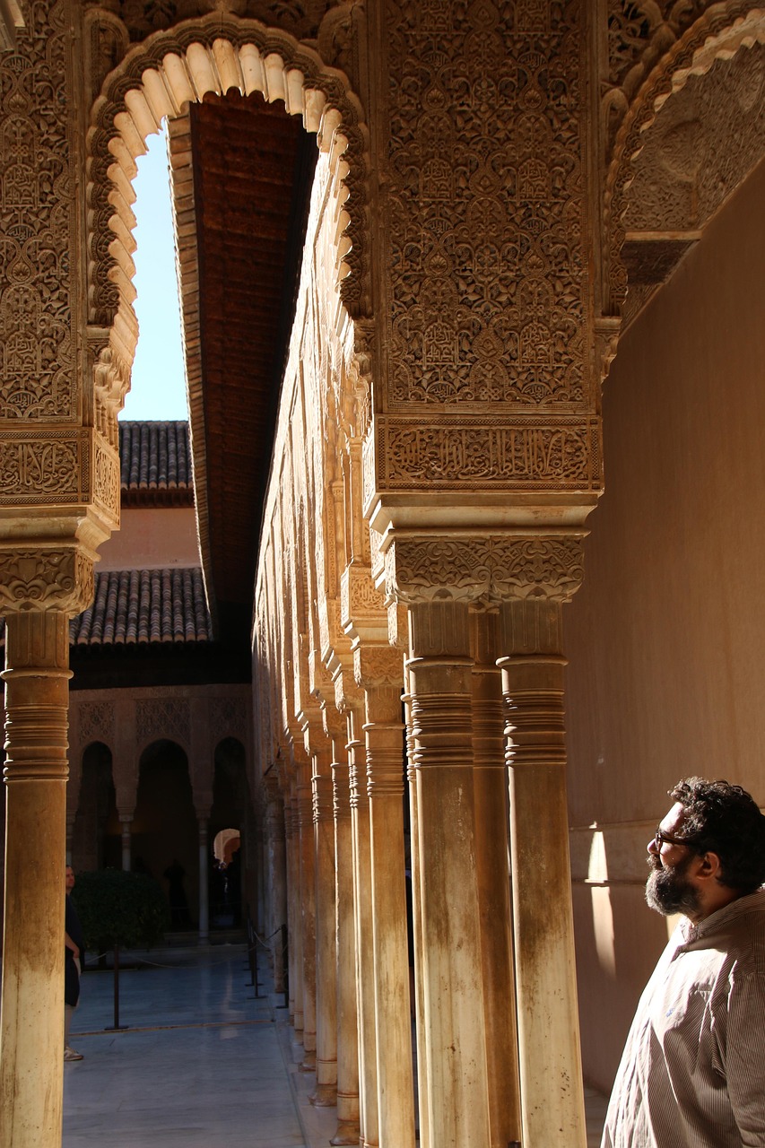 4,000+ Free Tour Guides & Guide Images - Pixabay