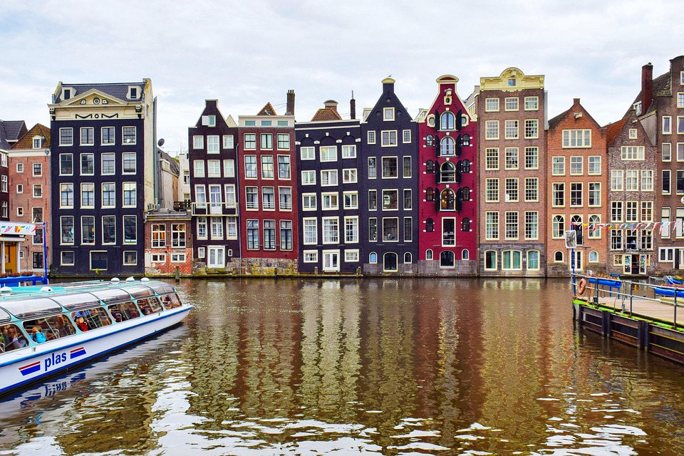 Building Canal City - Free photo on Pixabay
