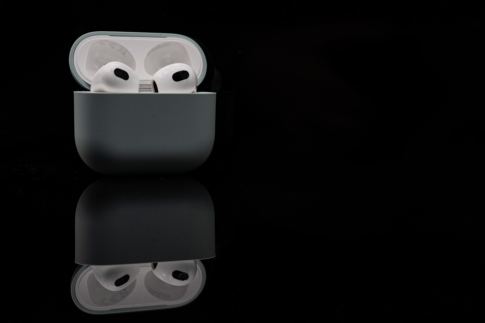 Airpods Earpods Ear Buds - Free photo on Pixabay